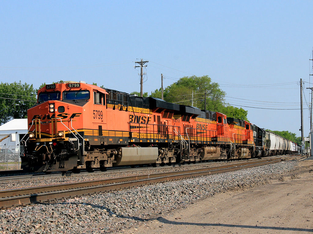 BNSF 5799
